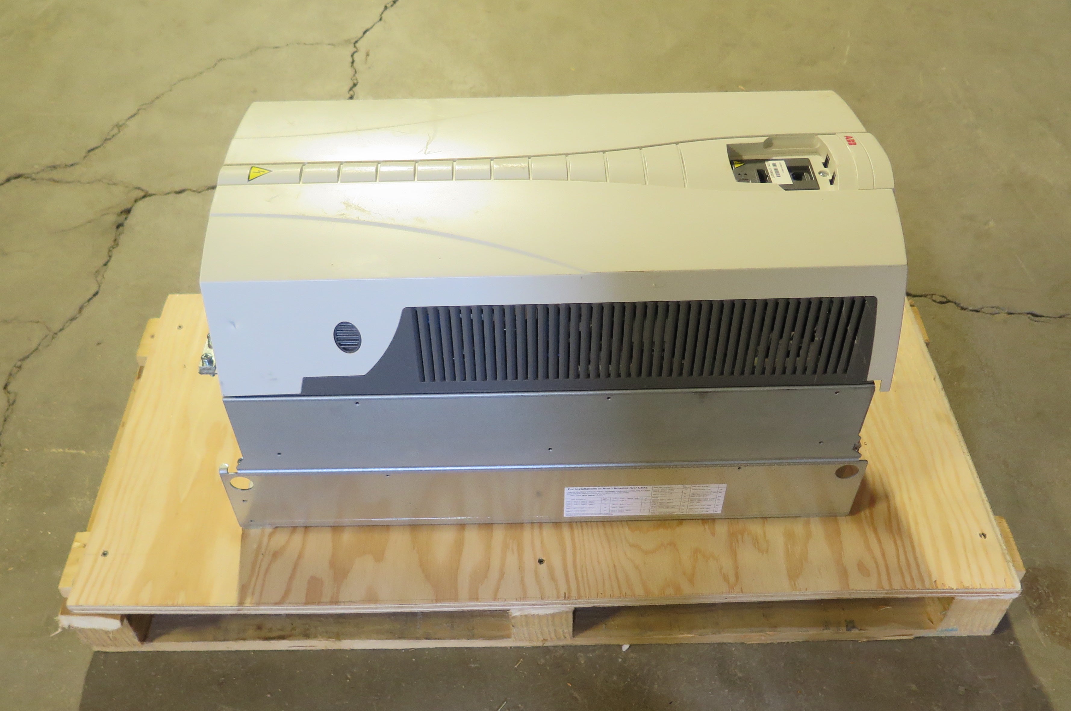 ABB ACS550-U1-099A-6 AC Drive 100HP 500-600Vac 99A 75kW *READ ...